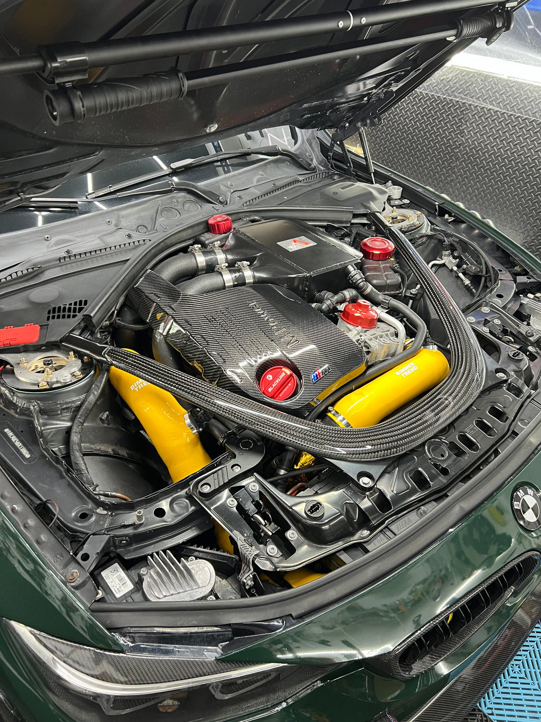 Carbon Fiber Engine Cover S55 - BMW F87 M2, F80 M3 & F82 / F83 M4 ...