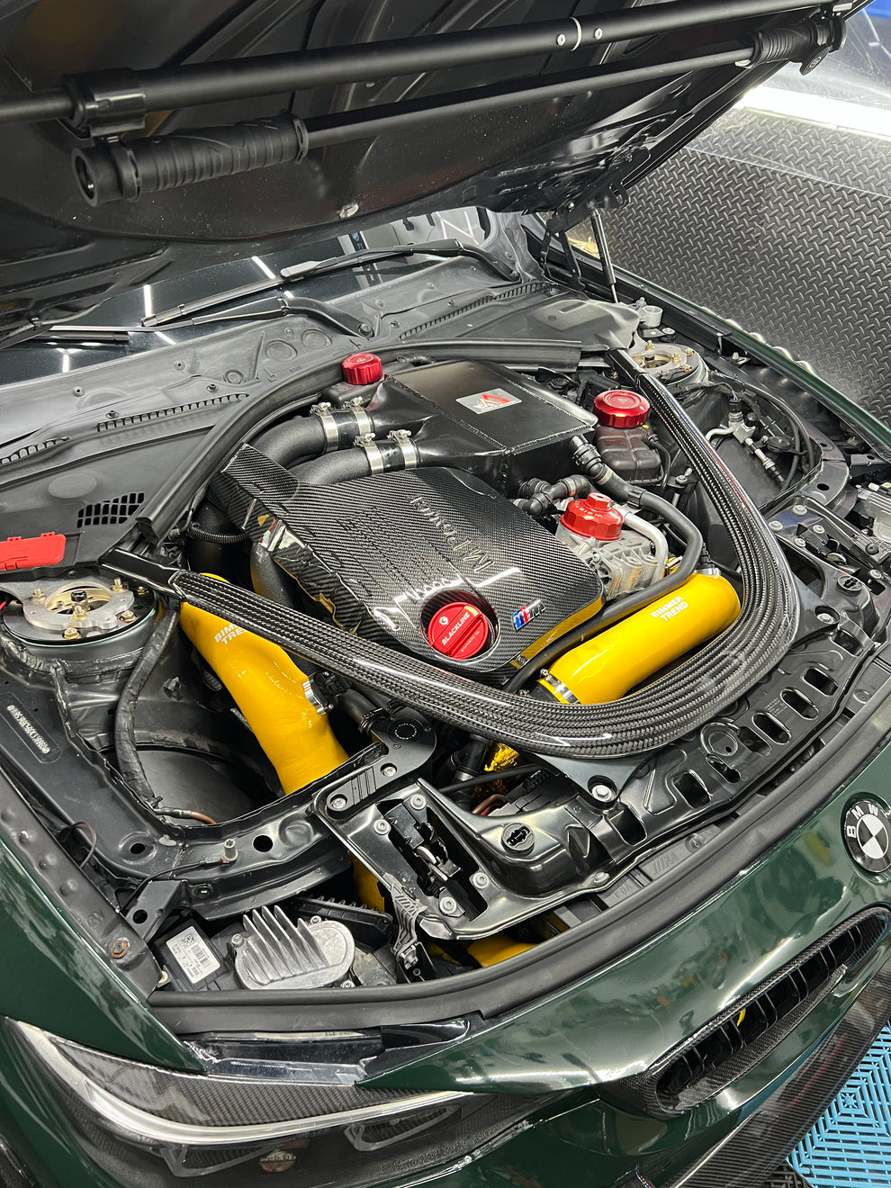 Carbon Fiber Engine Cover S55 - BMW F87 M2, F80 M3 & F82 / F83 M4 ...